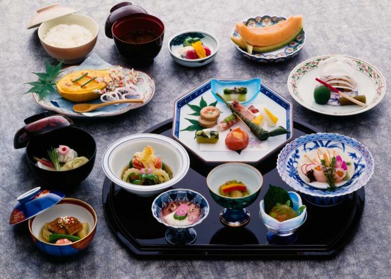 Japanisches Essen: 20 Traditionelle Gerichte, Die Sie Probieren Sollten